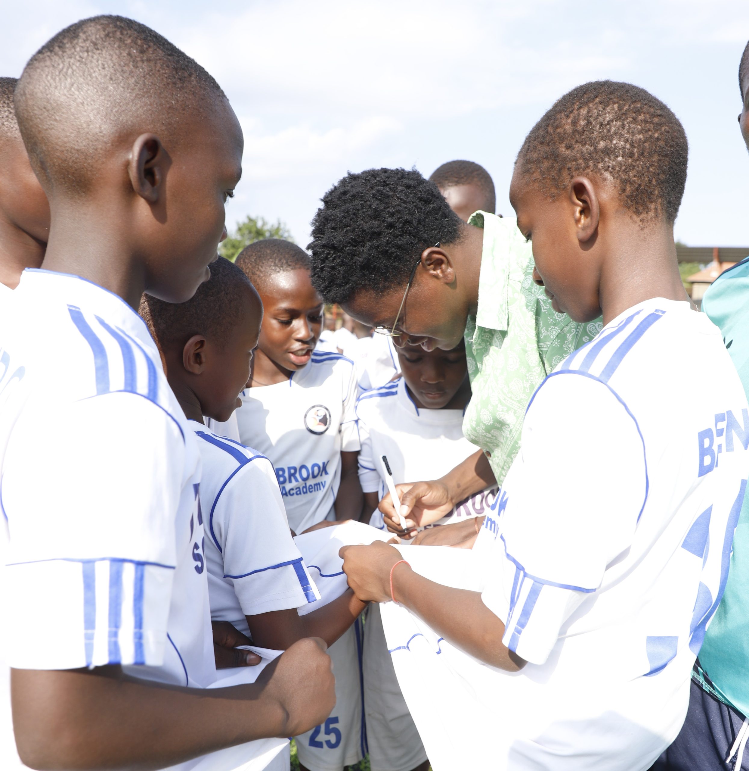 Uganda Cranes, Vipers' star boy Okello tips junior players at Twinbrook ...